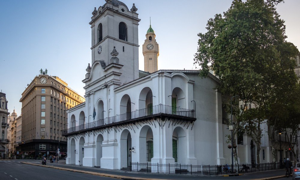 Por Qué Es Famoso El Cabildo De Buenos Aires Y Qué Bar Visitar Allí