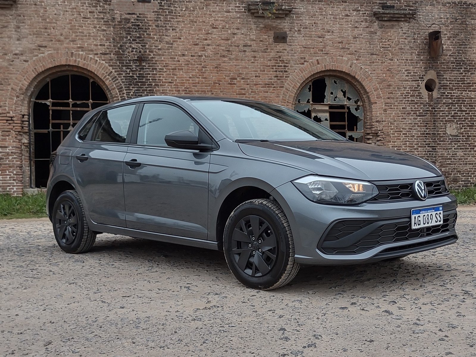 Qué Características Y Especificaciones Tiene El Auto Polo Gris Oscuro